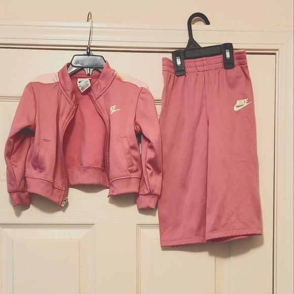 Nike | Matching Sets | Nike Kids Matching Set In Pink Grass Stsin Knee ...